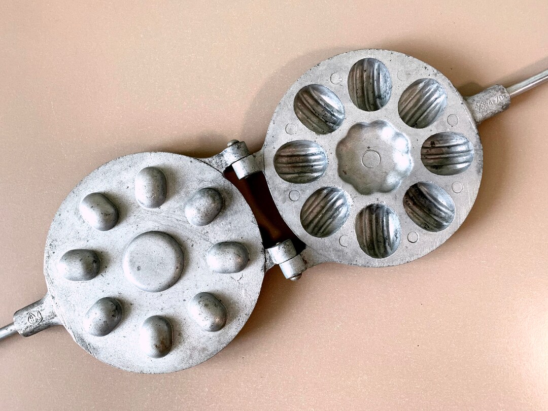 Vintage 8-cookie Oreshki Nuci Form Mold Soviet Metal Bakeware Biscuit ...