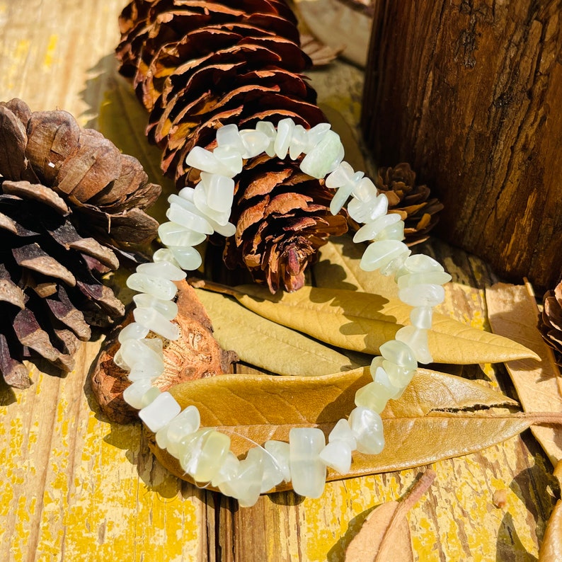 Natural New Jade Chip Bracelet,healing Braclet,stretchy Chip Beads ...