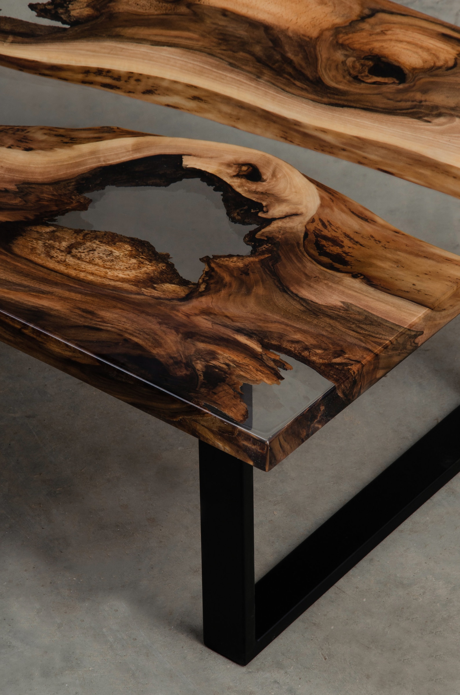 Custom Resin Table Made of Walnut, Crystal Transparent UV Resin ...