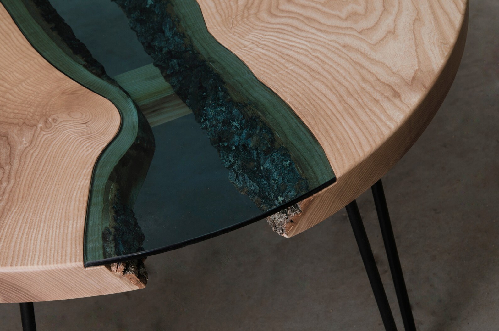 Custom River Table Round River Coffee Table Made of Ash | Etsy