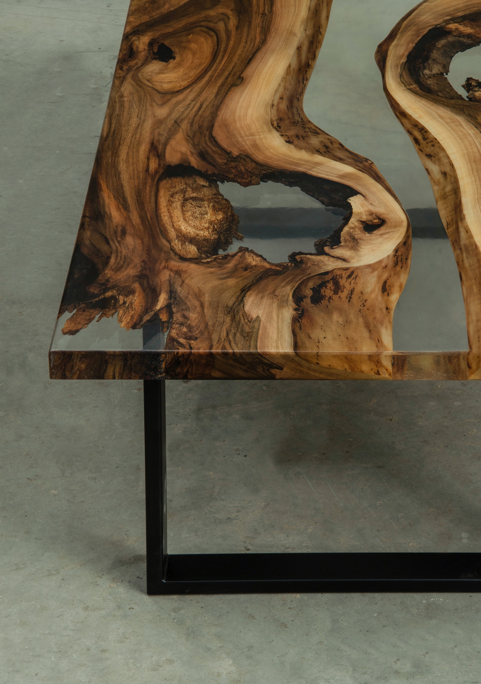 Custom Resin Table Made of Walnut, Crystal Transparent UV Resin ...