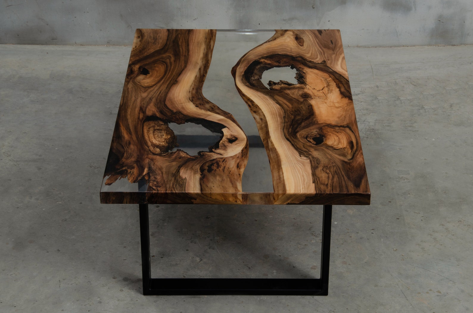 Custom Resin Table Made of Walnut, Crystal Transparent UV Resin ...