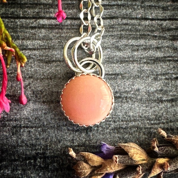 Queen Conch Necklace - Etsy