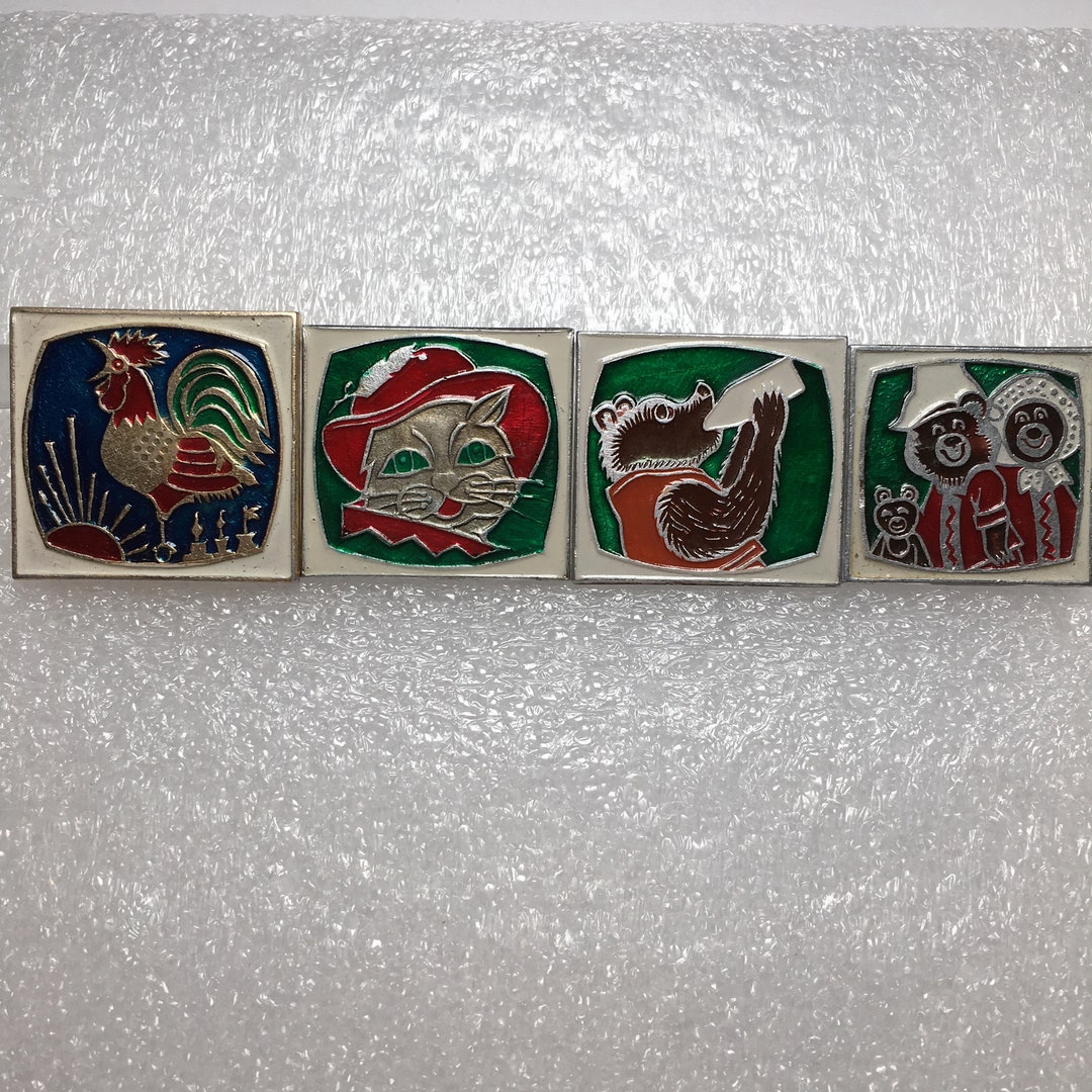 Personajes de dibujos animados en el televisor Insignias para niños ...