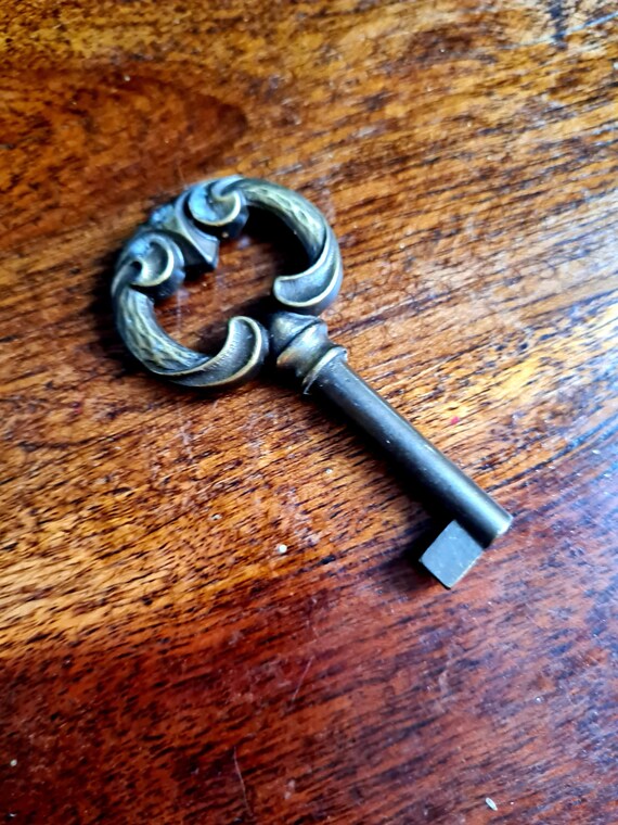 Home & Hobby Old Key Steampunk,Vintage Key One Vintage Old Small Key ...