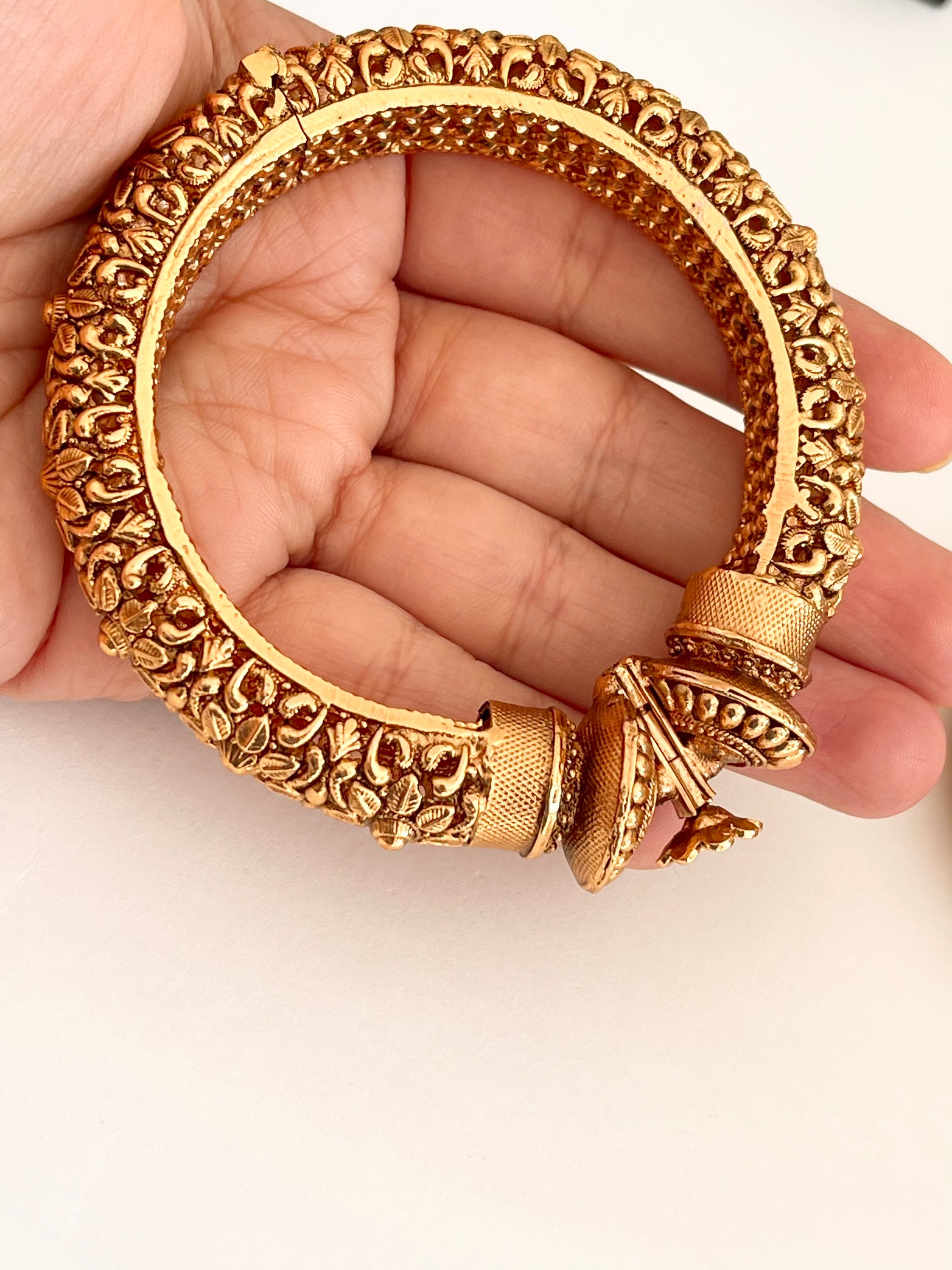 Traditional Gold Bangles Designs With Price