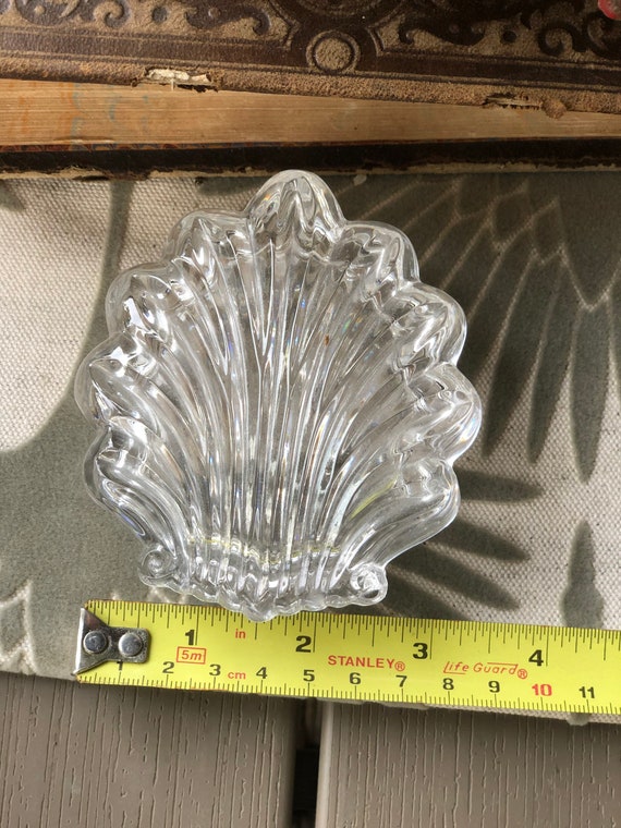 Vintage glass shell trinket box - Gem