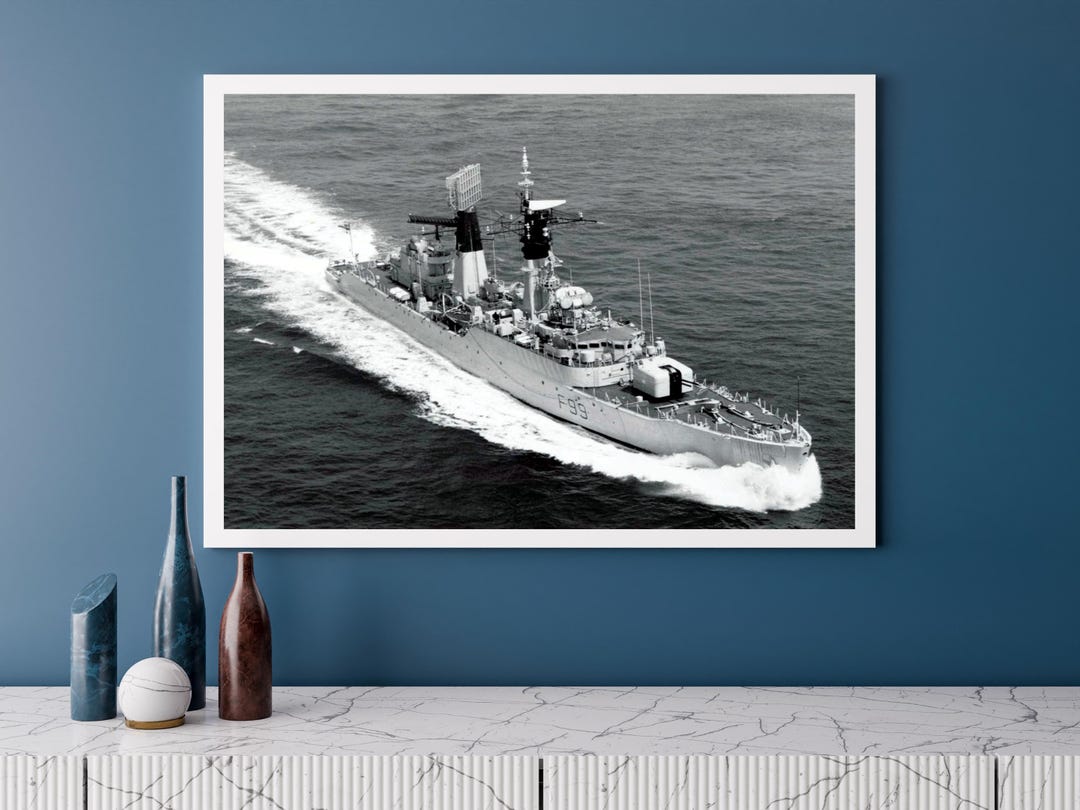 HMS Lincoln (F99) Salisbury Class Frigate at Sea | Photo Print ...