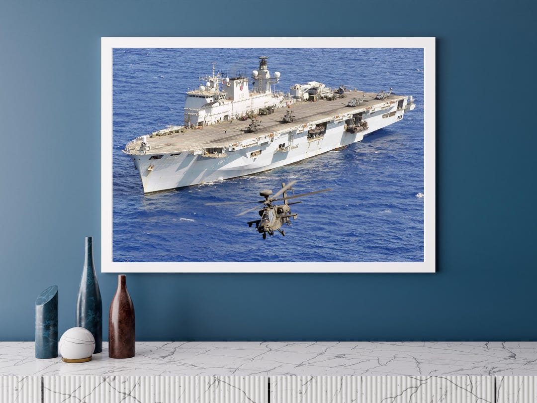 HMS Ocean (L12) Helicopter Landing Platform With an Apache | Photo ...