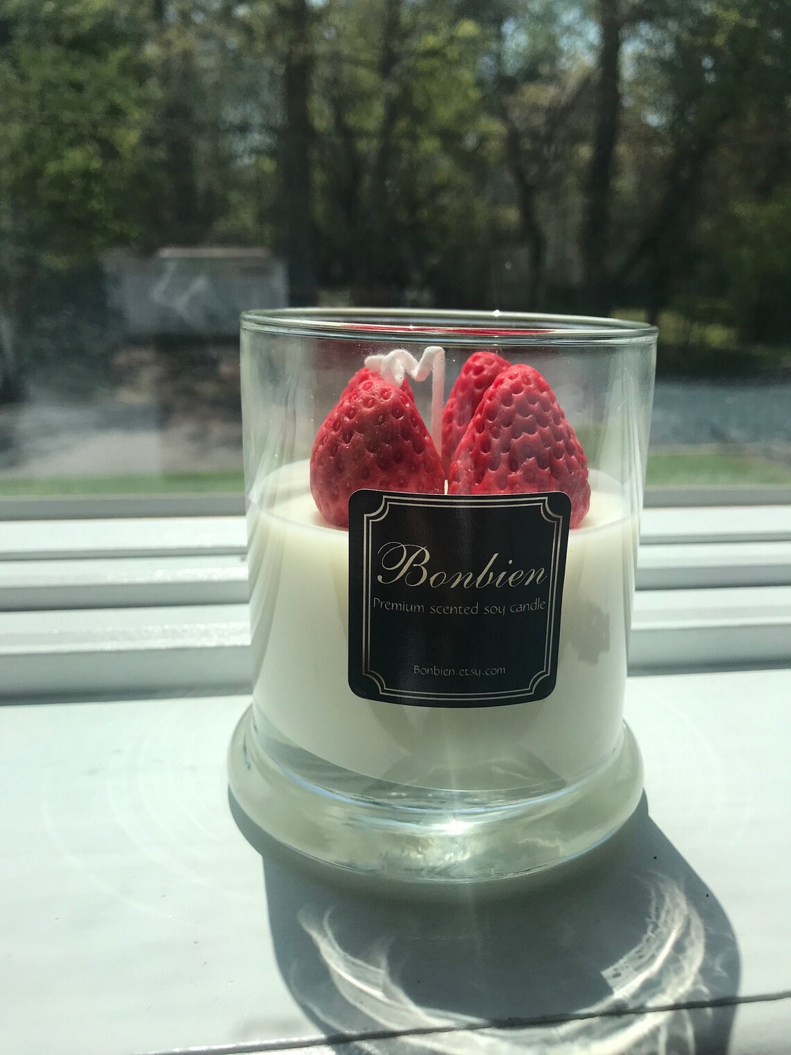Strawberry soy candle// design candle | Etsy