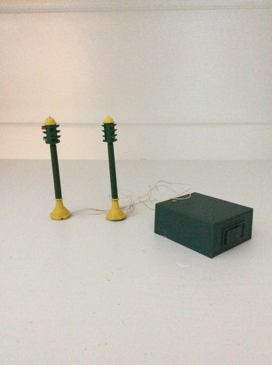 Dept. 56 the Original Snow Village Traffic Light Set Battery Operated ...