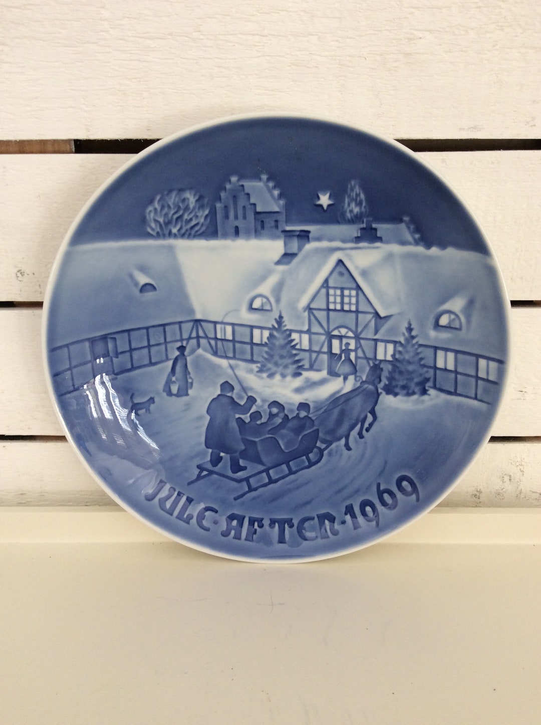 Bing & Grondahl Jule-aften 1969 Annual Christmas Plate "arrival of ...