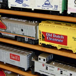 Small HO Scale Train Display Case Cabinet Model Trains Locomotive ...