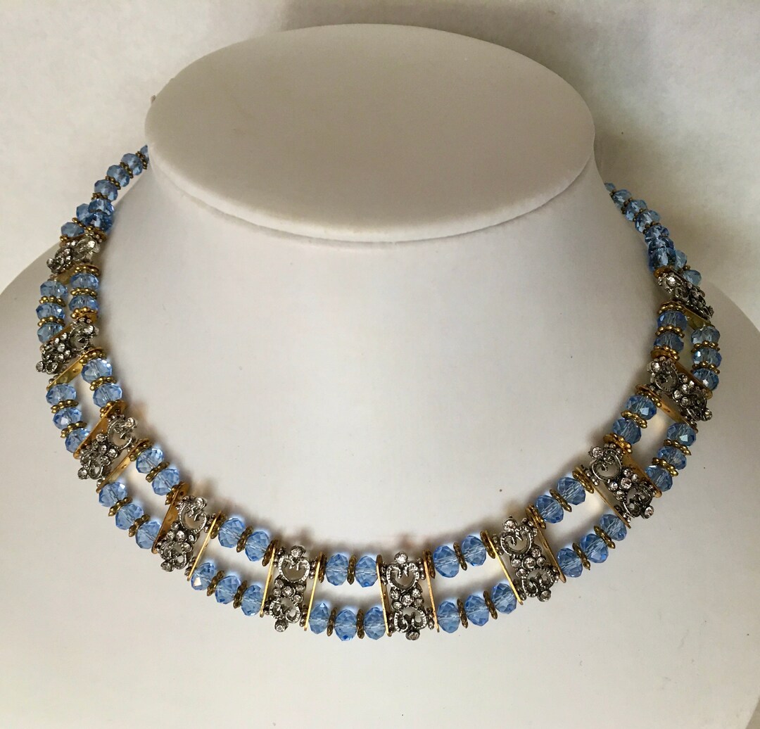 Collier strass inspiré du dix-huitième siècle avec des perles de verre ...