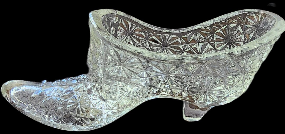Vintage LG Wright Art Glass Shoe. Daisy Button Pattern. - Etsy