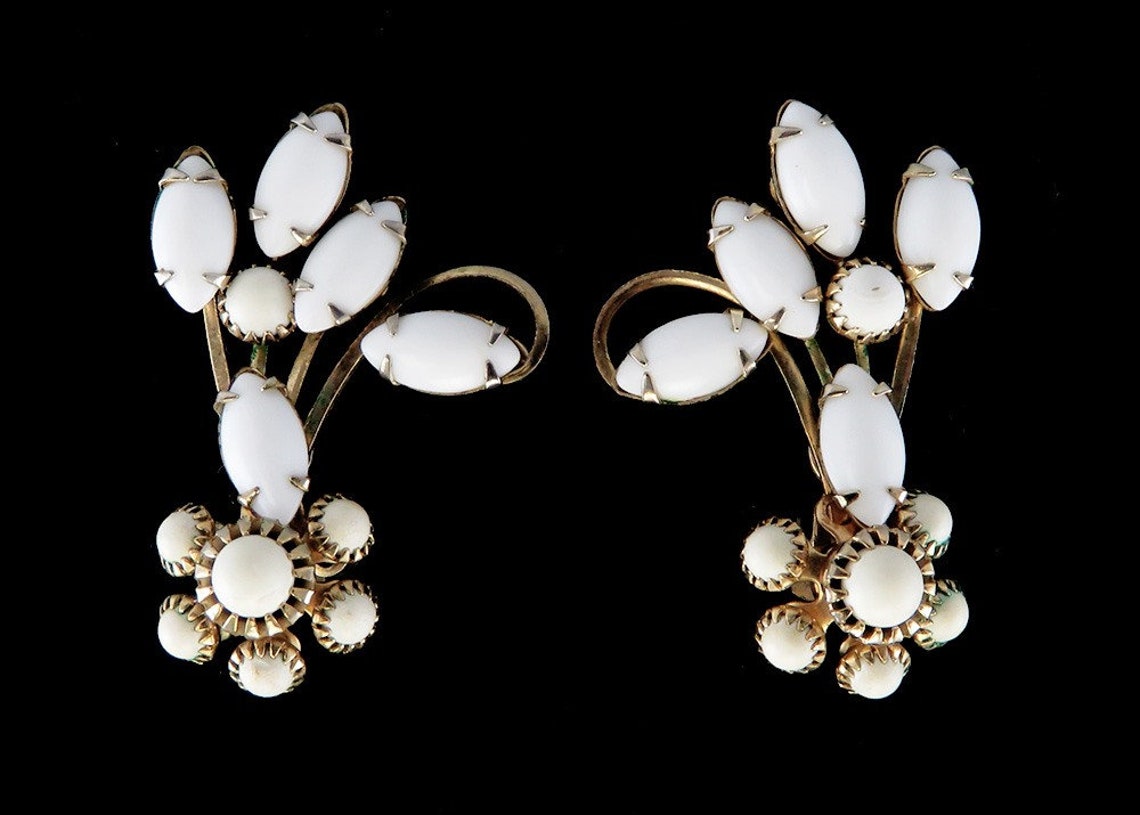 Vintage/retro C1950s Costume Jewelry Style Gold Tone & White Stone Clip ...