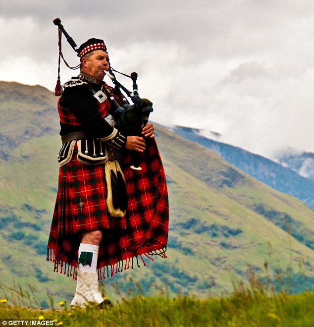 Bagpipes Pin, Scotland Jewelry, Celtic Brooch, Bagpiper Gift, Outlander ...