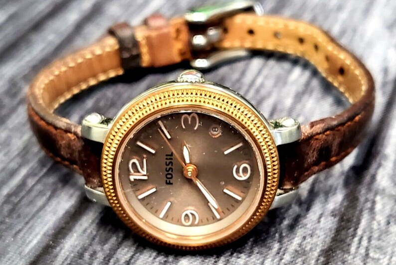 Fossil Womens Textured Dial Brown Leather Strap Quartz Watch ES3138 New ...