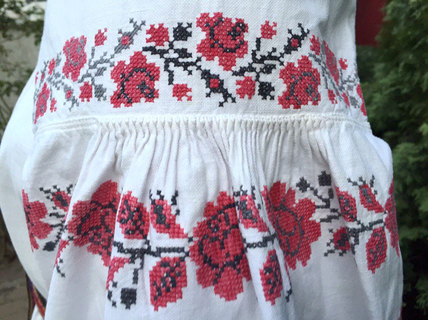 White/red Ukrainian vintage vyshyvanka in diffucult technique | Etsy