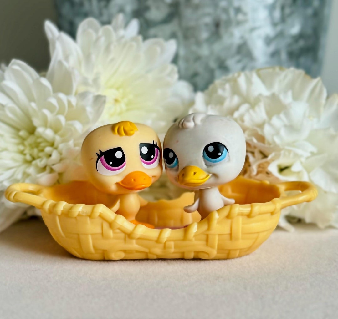 Hasbro Littlest Pet Shop 2004 White Duck #108 and Yellow Duck #1374 ...