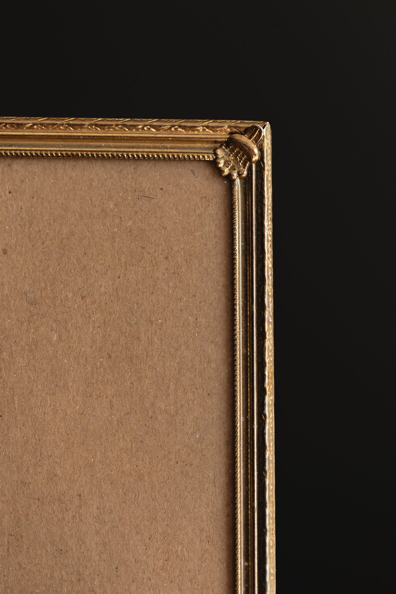 Golden 8x10 Vintage Gold Picture Frames. Ornate Relief Pattern Gold ...