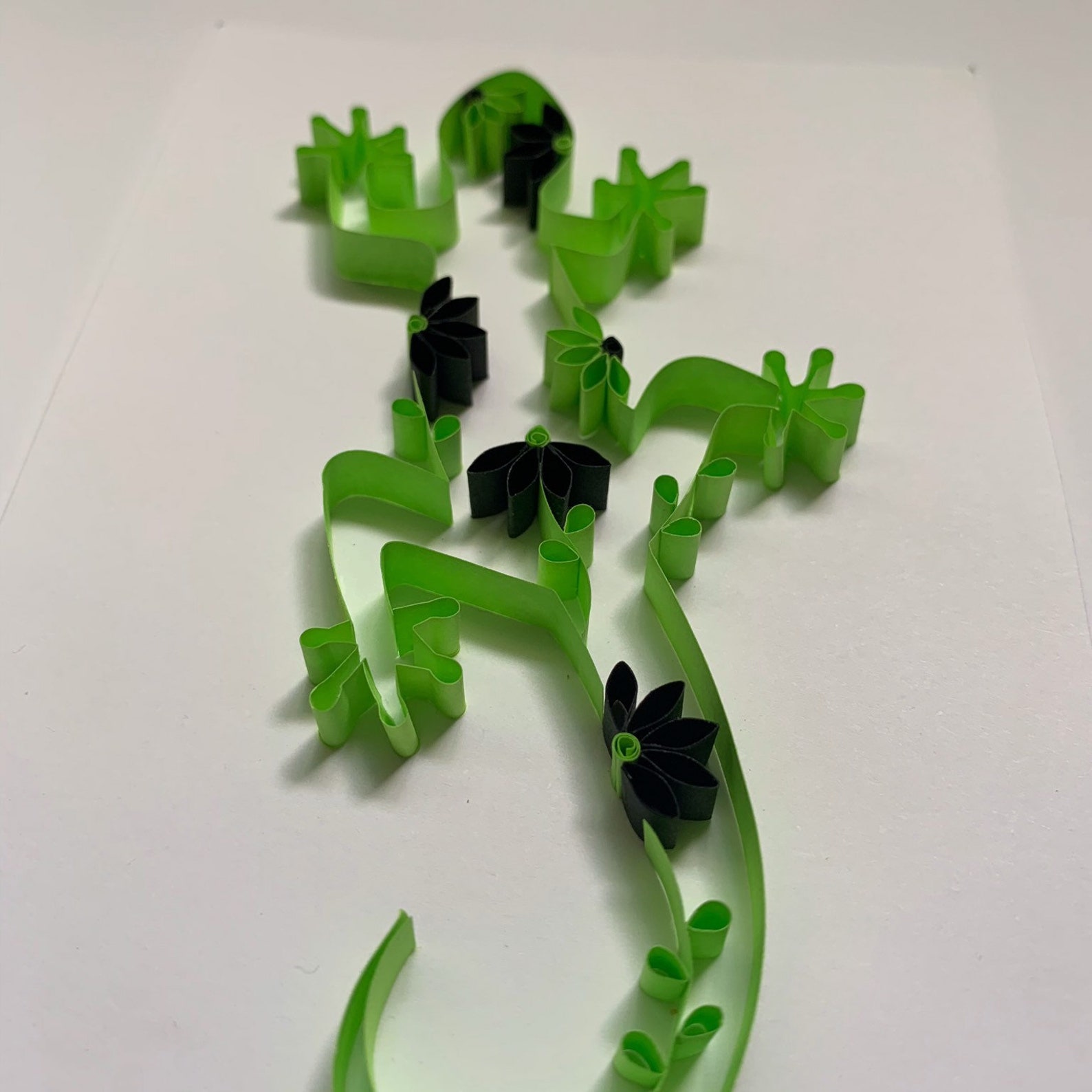 Flower Lizard, Flower Gecko, Quilled Paper Flowers, Beach Art, Birthday ...