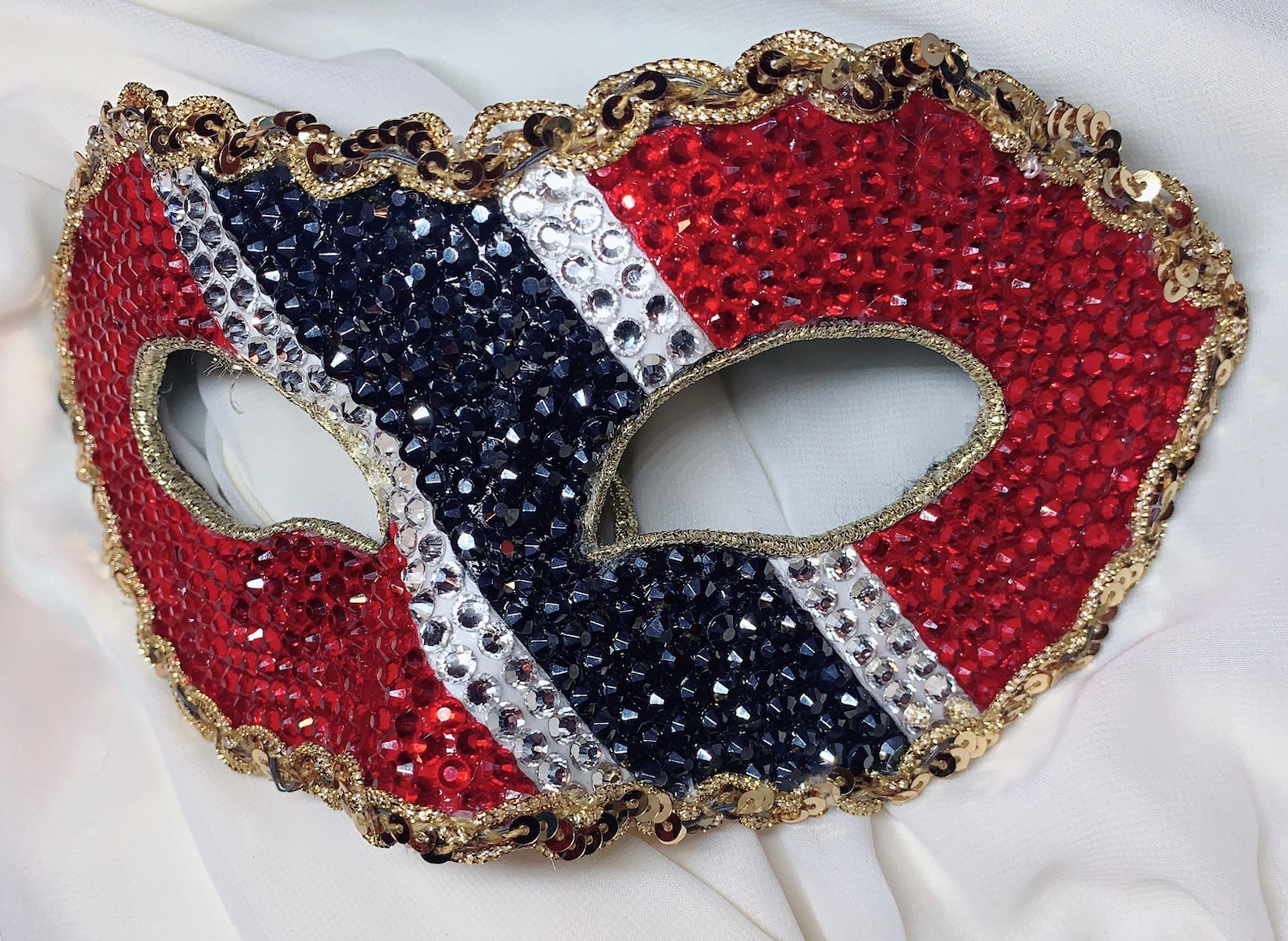 Trinidad y Tobago Gold Trimmed Masquerade Mask Hecho a mano y colocado ...