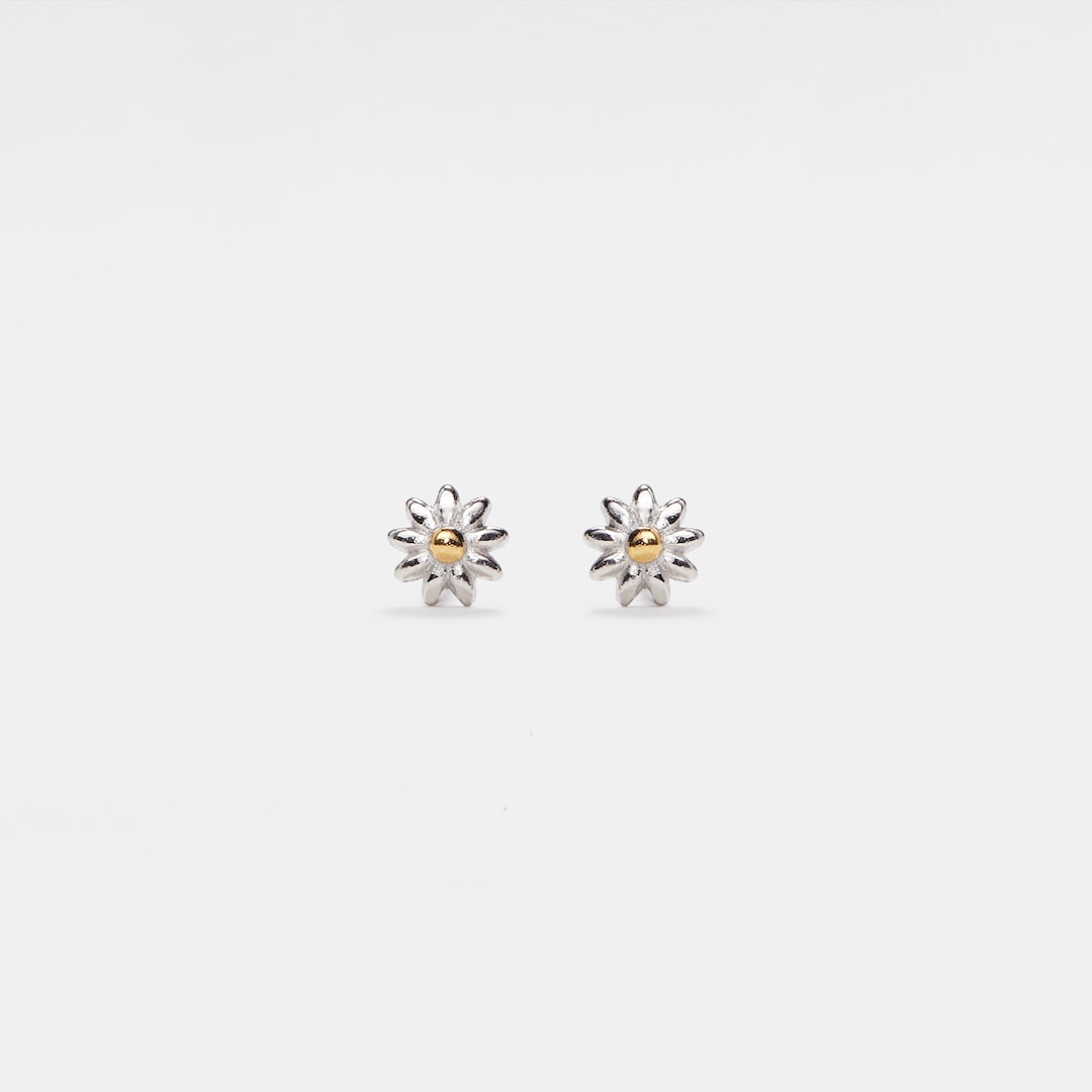 PERIMADE Daisy Flower Stud Earrings • Dainty Gold Daisy Cartilage ...