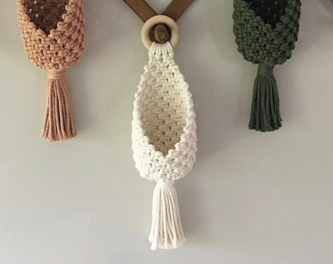 Macrame Hanging Pod | Plant Hanging | Hanging Basket | Macrame Pouch ...