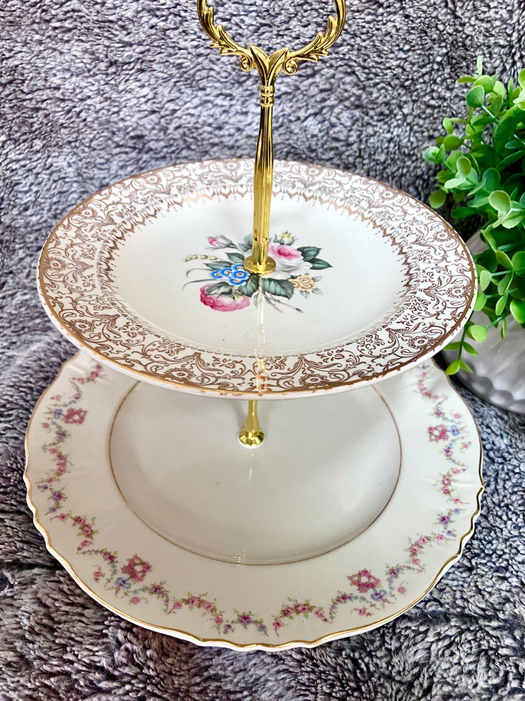 610, Two Tier Vintage Plate Stand, Harmony House, Gold Trim and Border ...