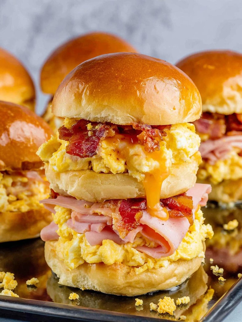 Breakfast Sliders Recipe – Cheesy Pull Apart Morning Sandwiches ...