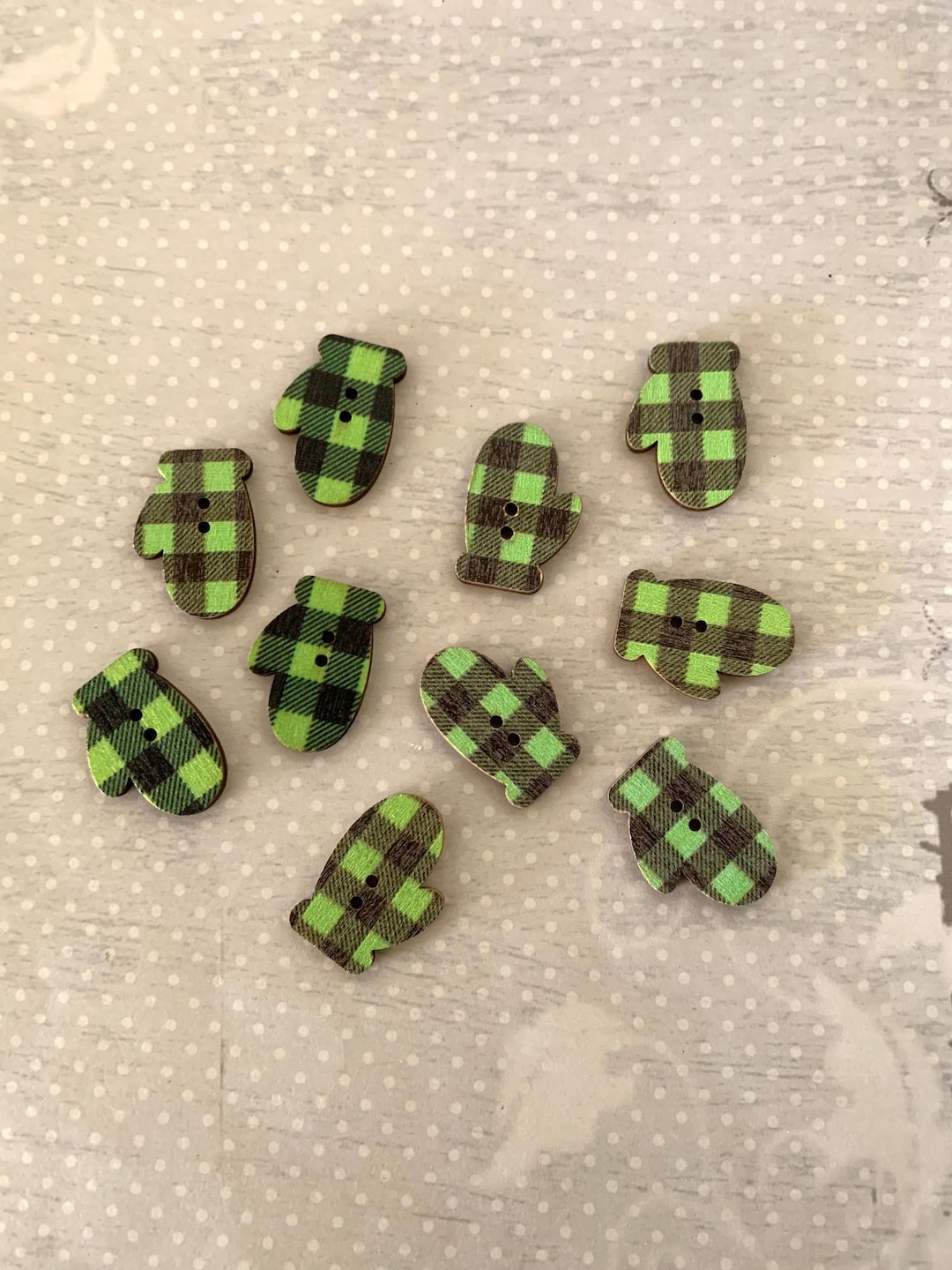 10 Green Buffalo Plaid Mitten Buttons, Mitten Buttons, Green Mittens ...