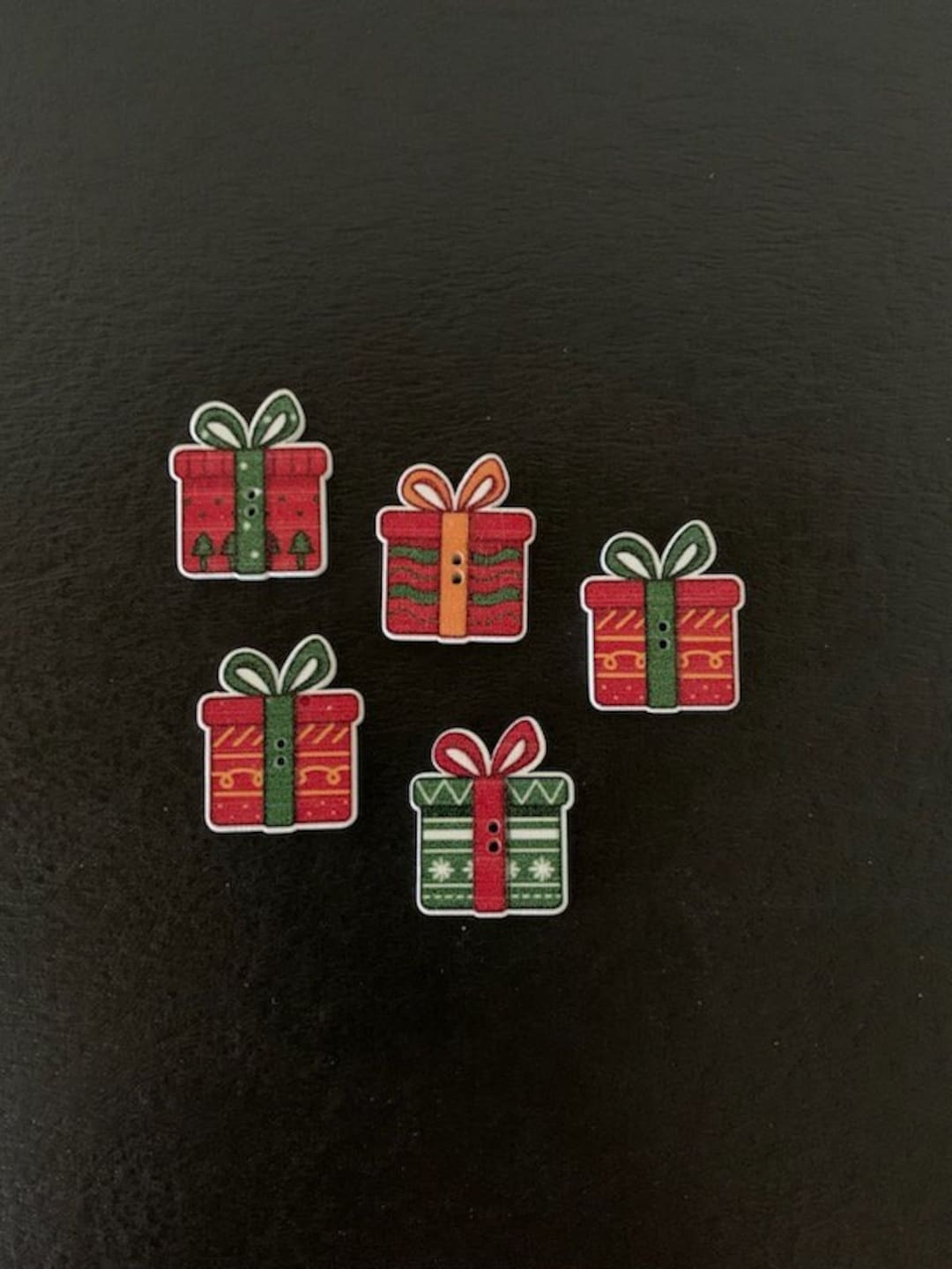 5 Random Mix Christmas Gift Box Buttons, Gift Boxes, Christmas Box ...