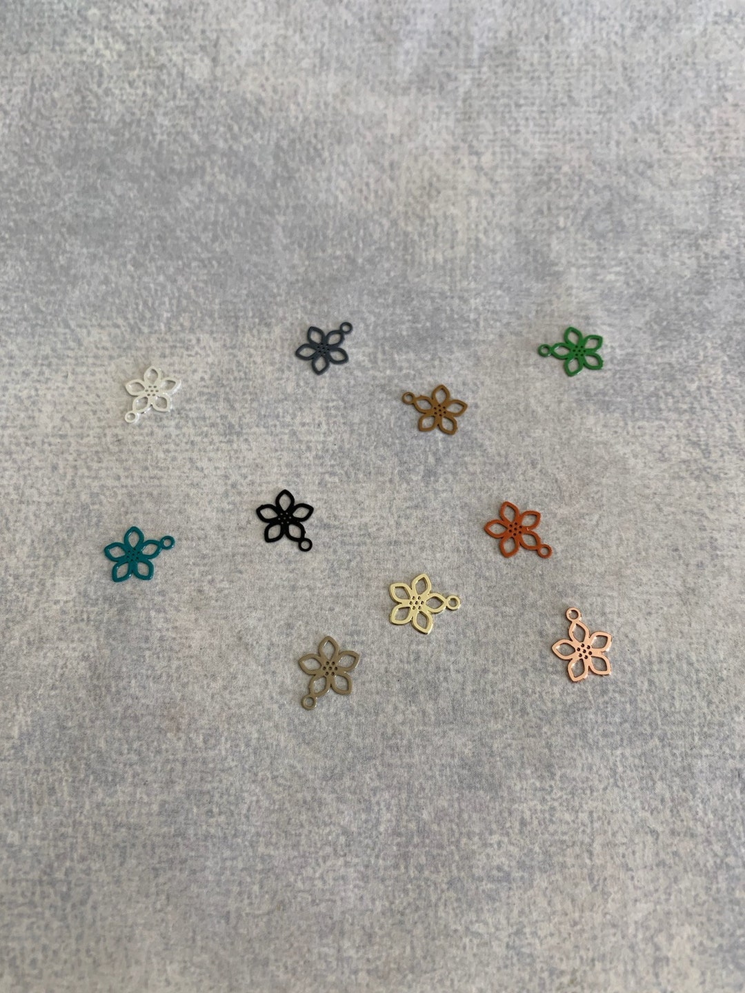 10 Random Mix Tiny Flower Charms, Metal Charms, Flower Charms, Mini ...