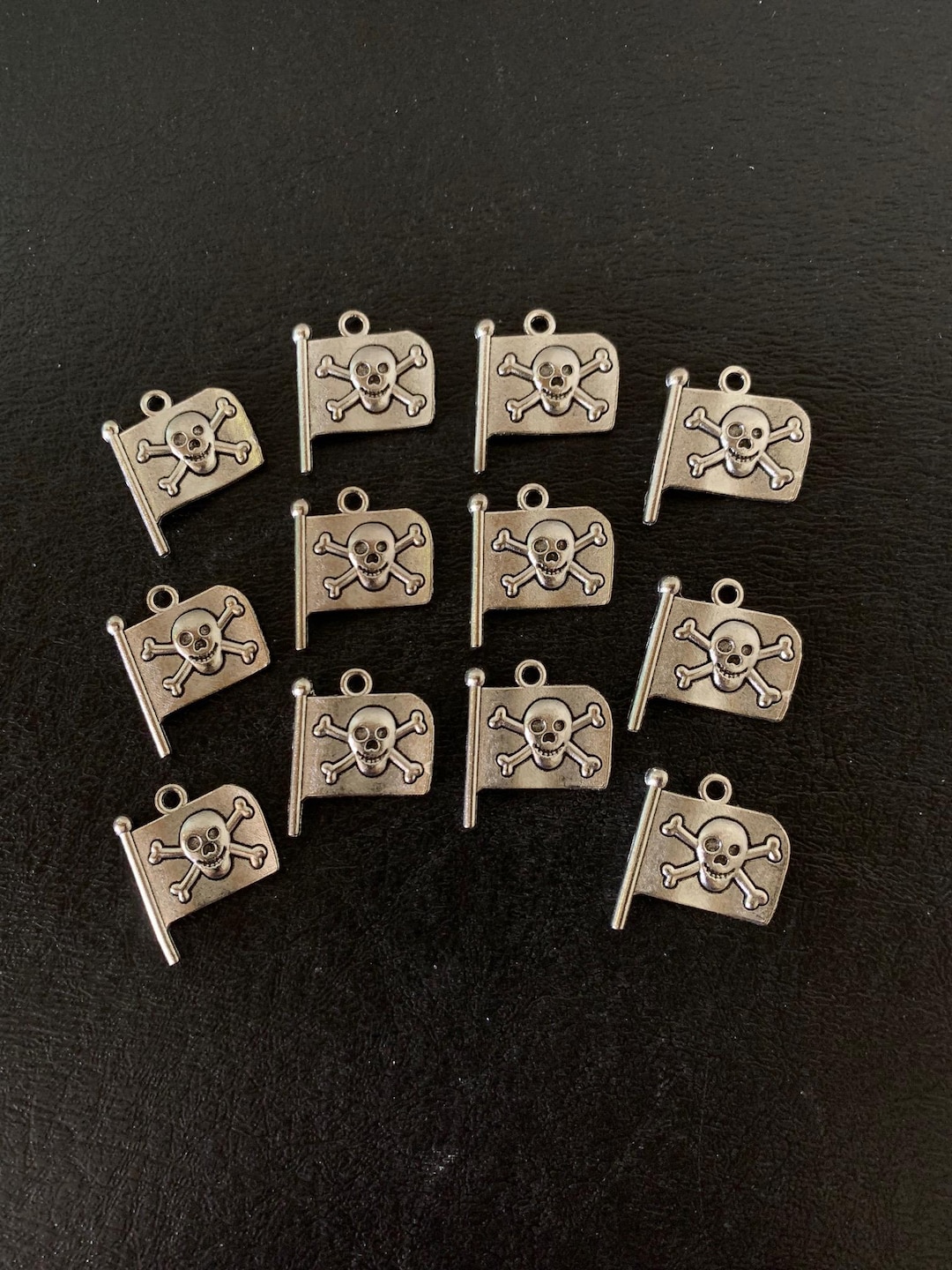 12 Pirate Flag Charms, Pirate Flag Charm, Skull Flag Charms, Crossbones ...