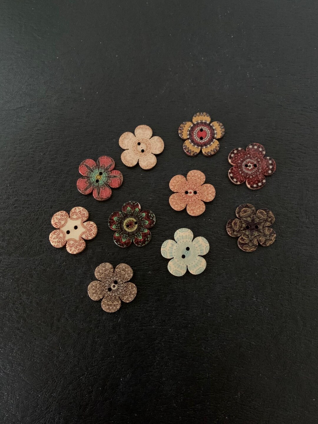 10 Random Mix Vintage Look Flower Buttons, Flower Buttons, Wood Buttons ...