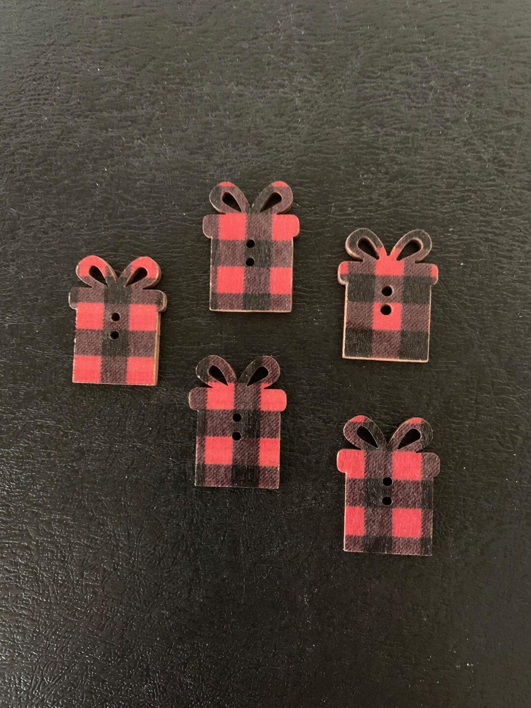 5 Buffalo Plaid Christmas Gift Box Buttons, Gift Boxes, Christmas Box ...