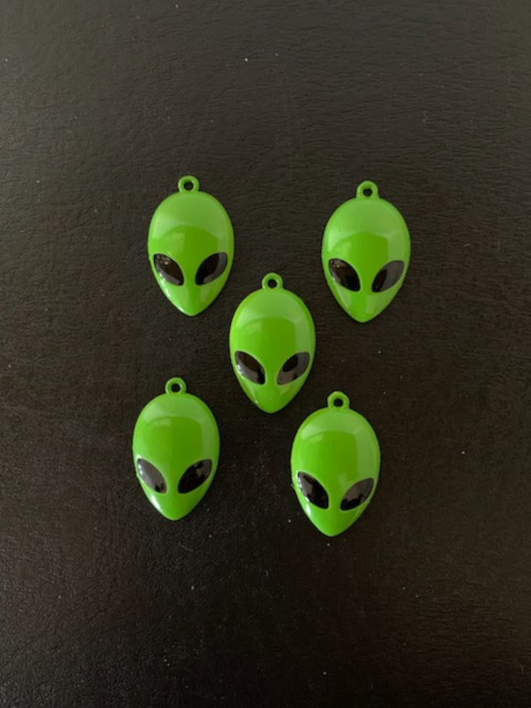 5 Green Alien Charms, Alien Charm, Alien Jewelry, Space Alien, Space ...