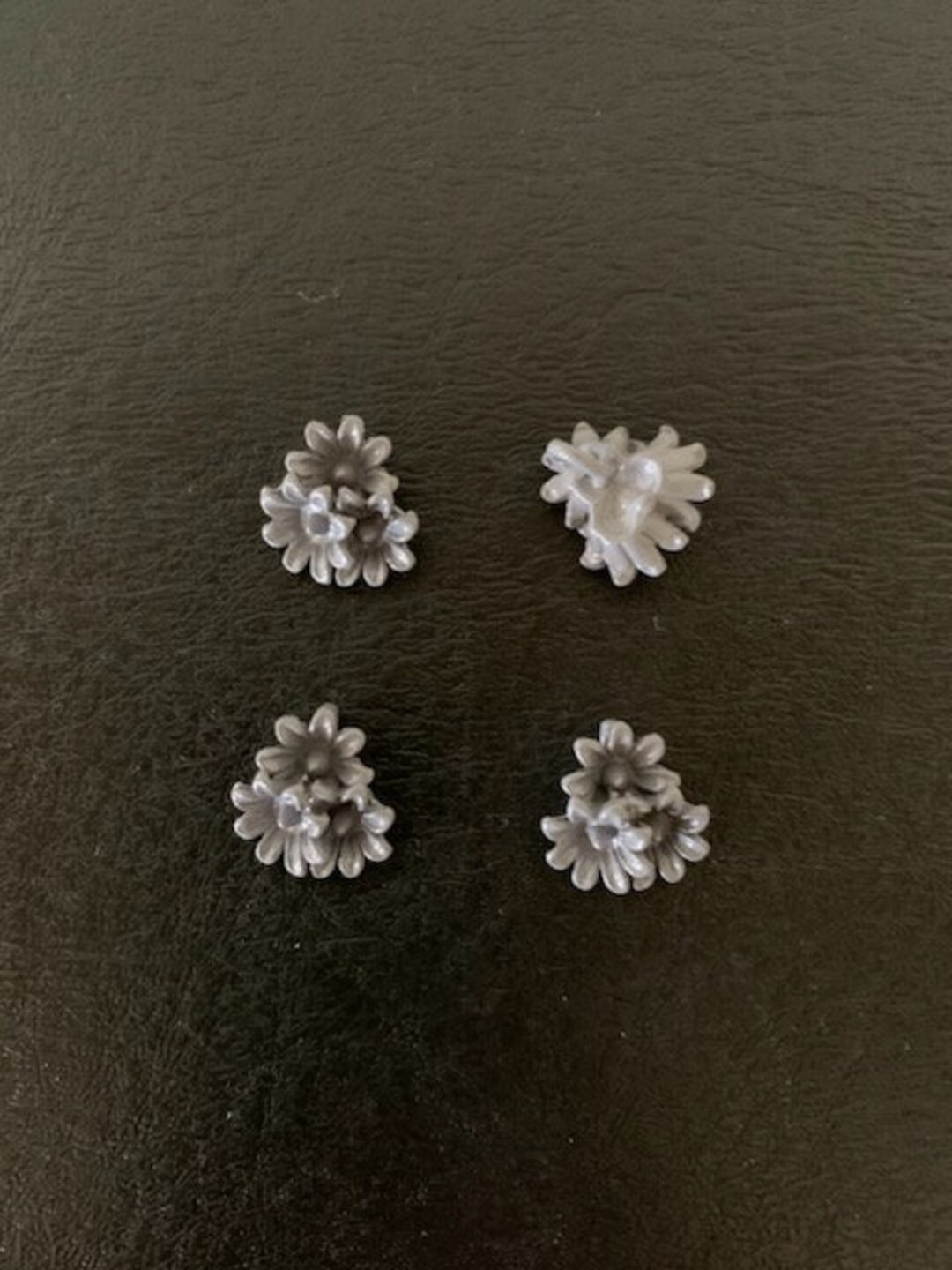 4 Gray Flower Cluster Charms, Gray Flower Charm, Gray Flower Pendant ...