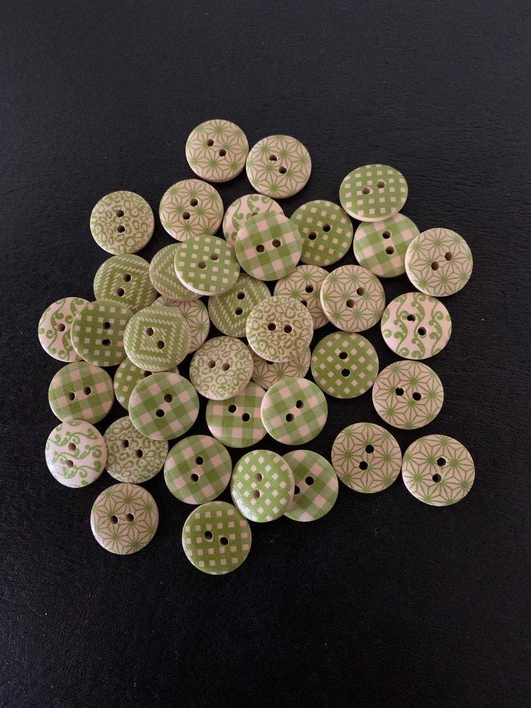 40 Random Mix Fern Green Buttons, Green Buttons, Natural Buttons ...