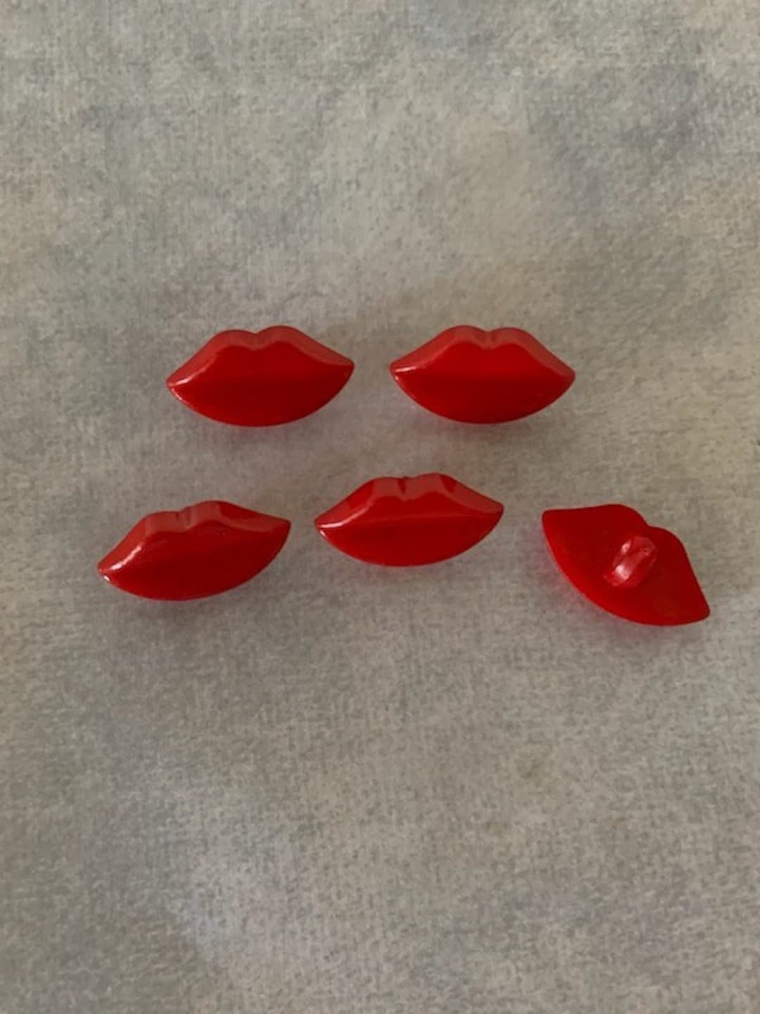 5 Red Lips Buttons, Red Lips, Face Buttons, Red Buttons, Plastic Lips ...