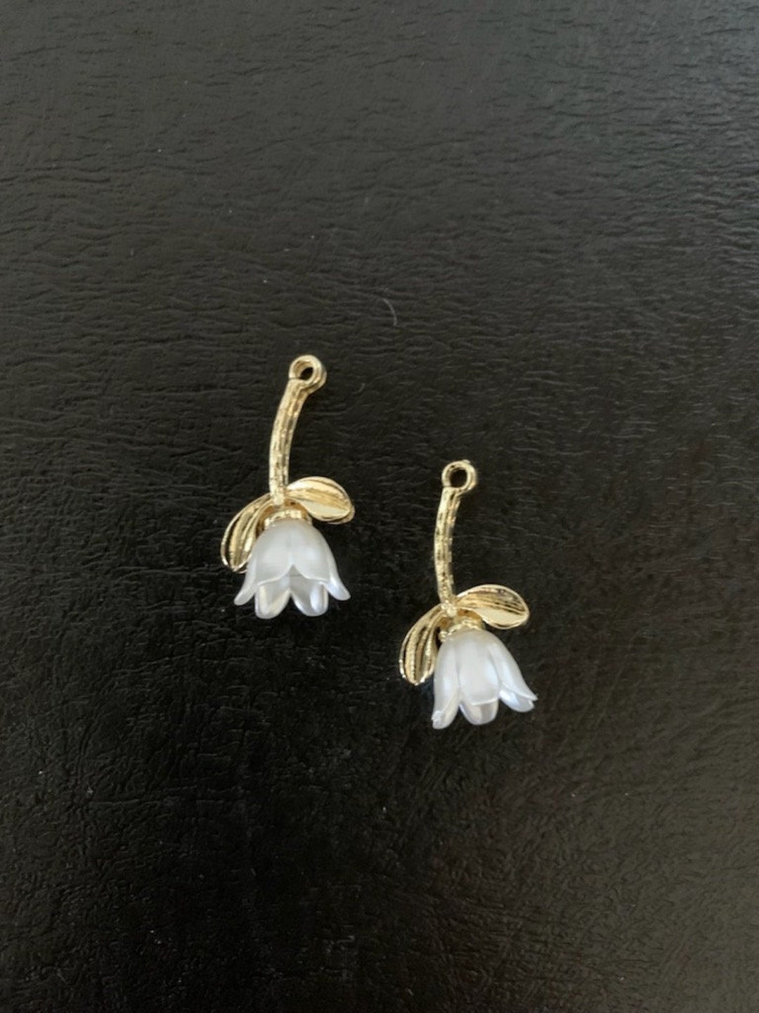 2 Pearl White Tulip Charms, Tulip Charm, Tulip Jewelry, White Tulip ...