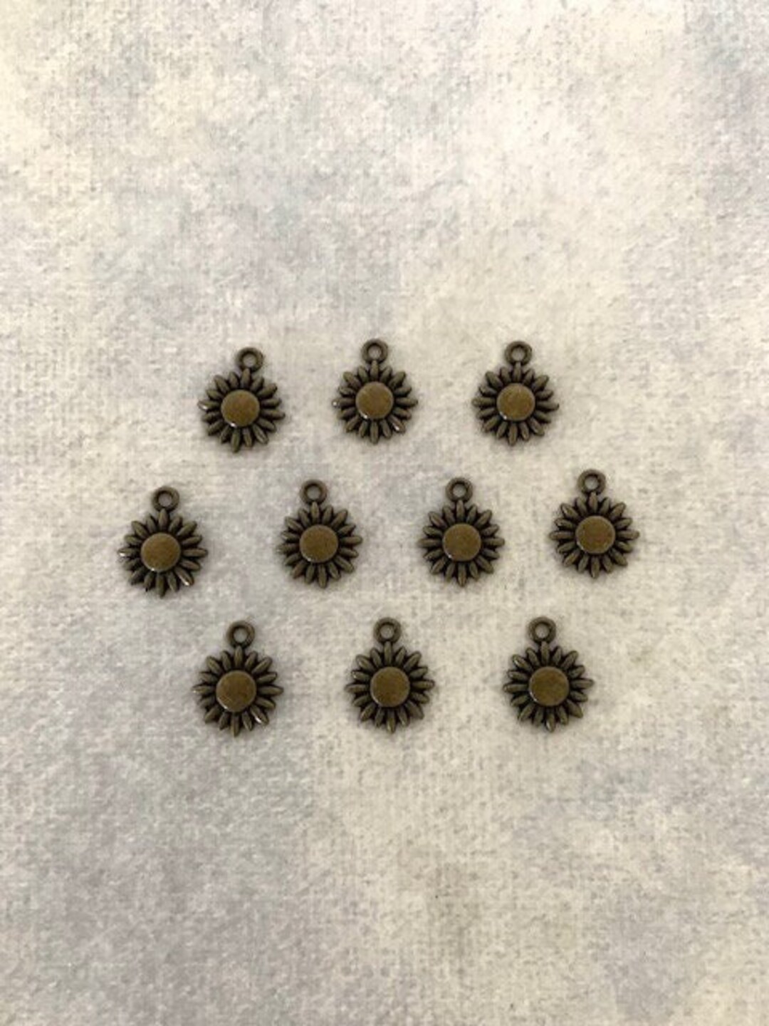 10 Bronze Daisy Flower Charms, Flower Charms, Flower Charms Bulk ...