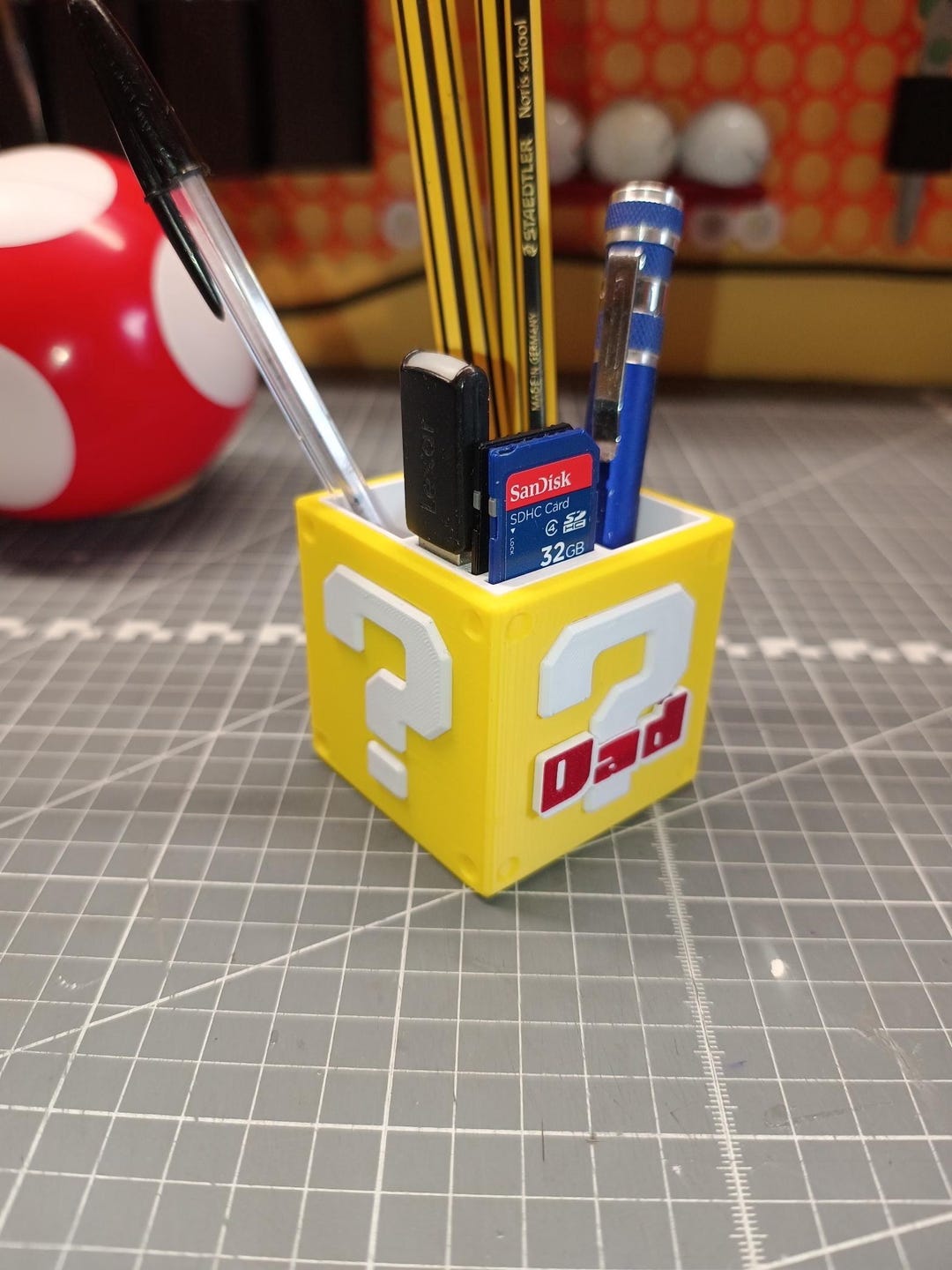 Level-up Desk Tidy – Classic Pixel Power-up Personalised Desk Organizer ...
