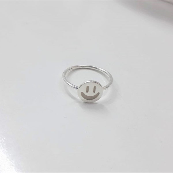 Smiley Face Ring - Etsy