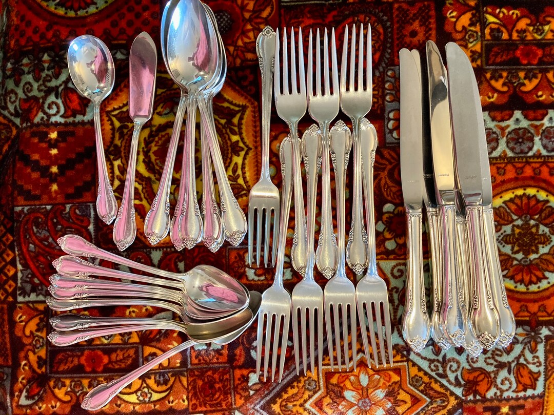 1948 32 Pieces of remembrance Silver Plate Cutlery by Rogers Bros. Made ...