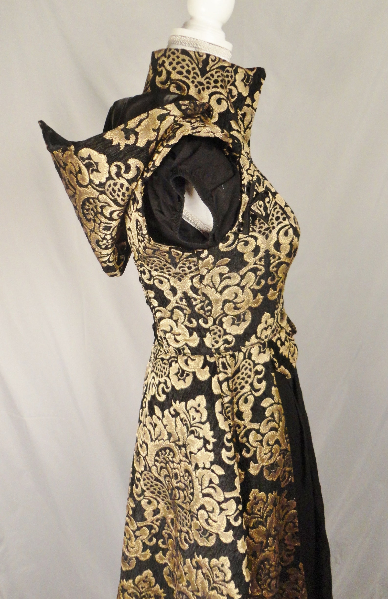 The Maharet Women's Renaissance pirate overcoat Medieval | Etsy