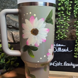 New Stanley 40oz Quencher H2.0 Flint With Hand Painted Pink Daisies - Etsy