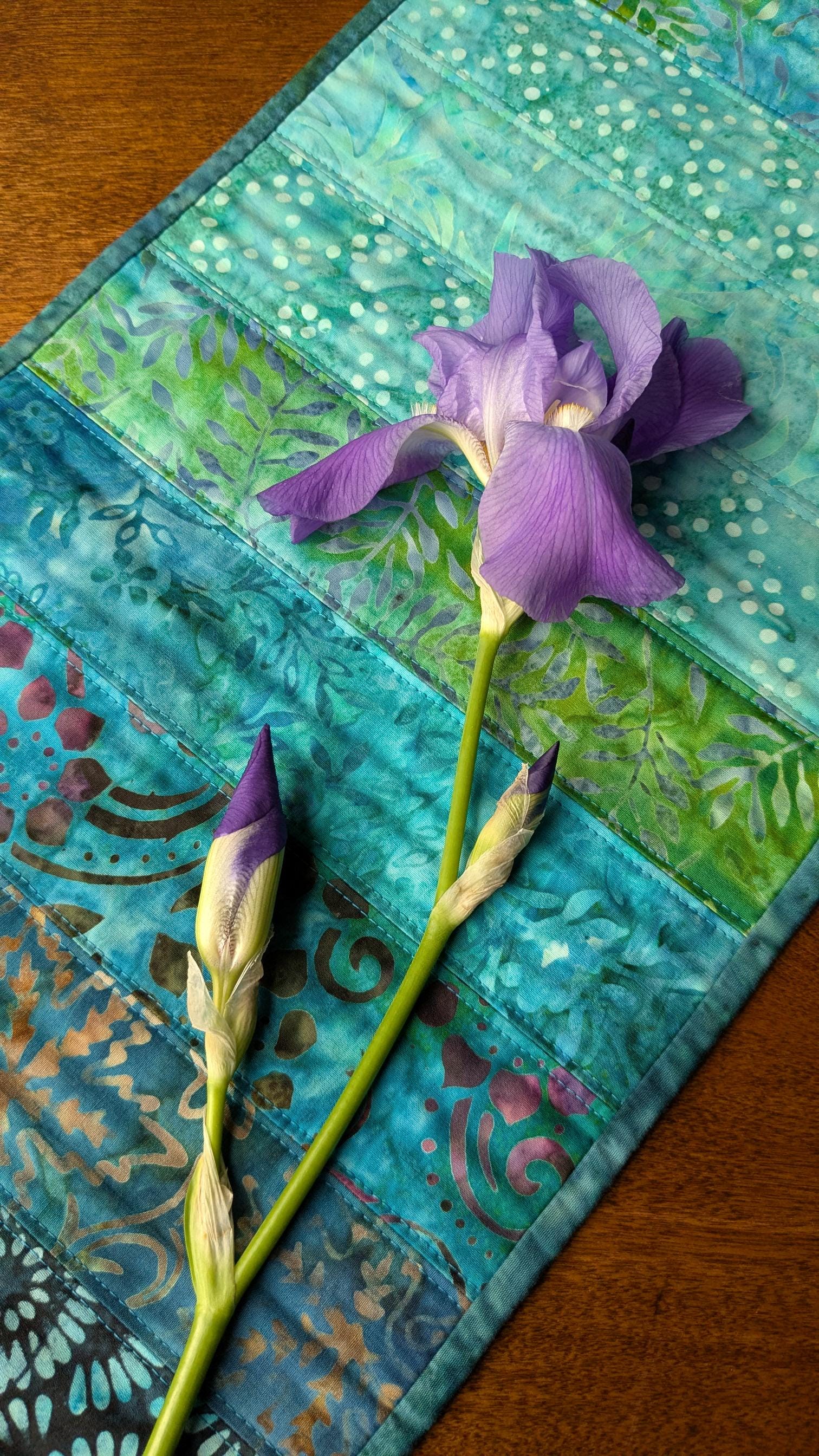 Cool Ocean Colors Batik Gradient Quilted Table Runner Modern Ombre ...