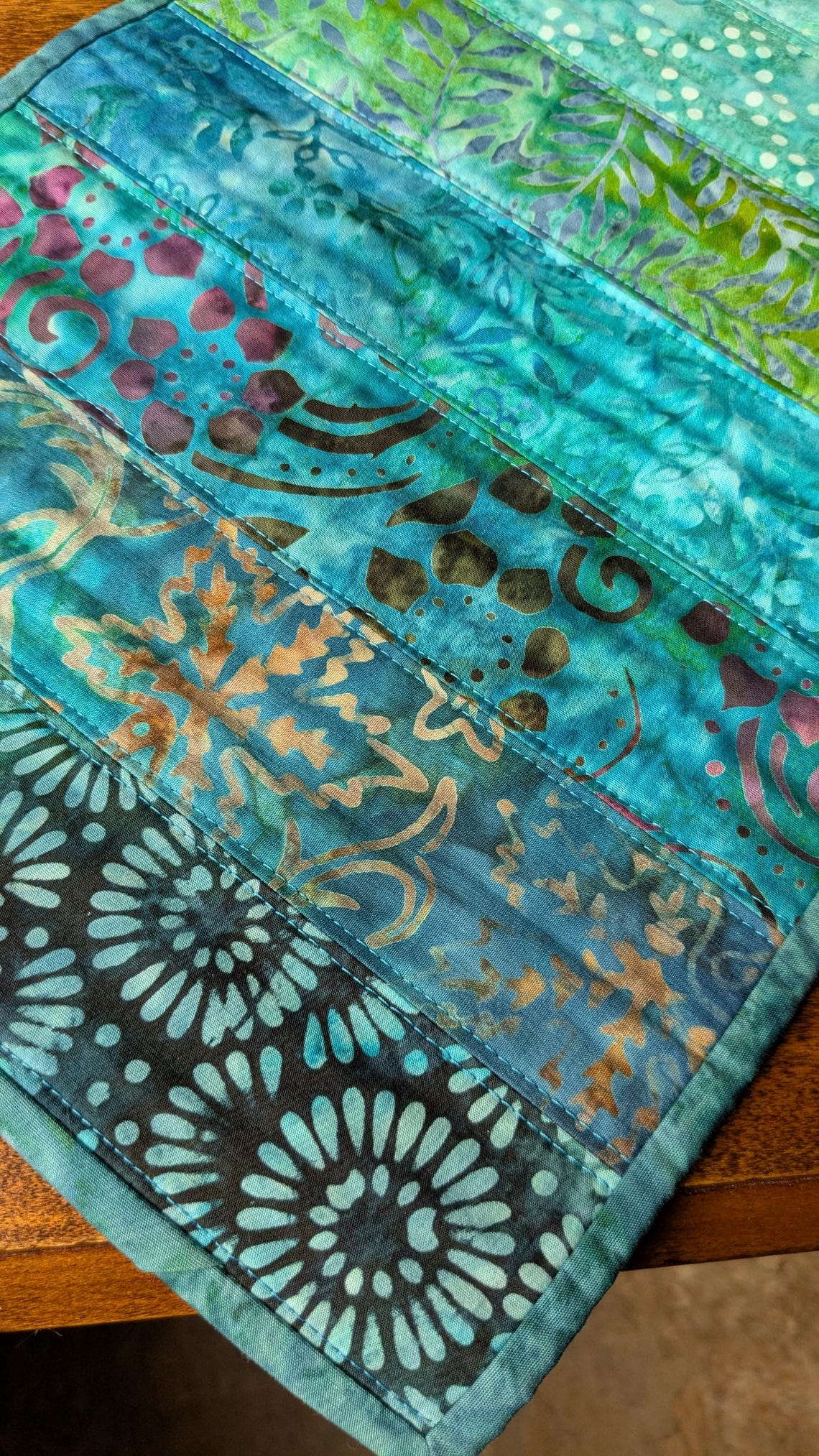 Cool Ocean Colors Batik Gradient Quilted Table Runner Modern Ombre ...